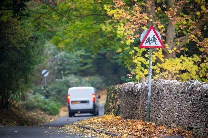 DRIVING ON RURAL ROADS - My Theory Aid